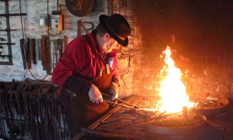 Medieval Blacksmith Clothes - Reliable Protection From Heat
