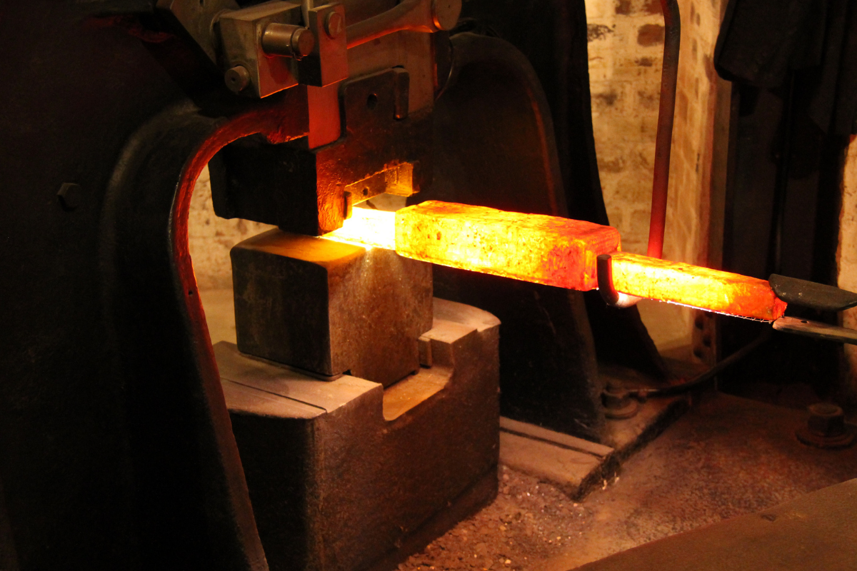 How Hot Does A Forge Get? 3 Best-known Types Of Forges